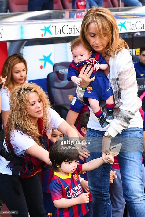 Shakira Argentina Nuevas Fotos Shakira Sasha Y Milan En Barcelona Abril