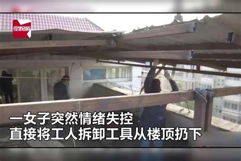 安徽阜阳城管拆除违建阳光房，遭业主撕扯掌掴：滚，别跟我废话