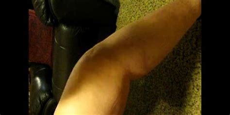 מבוקש על ידי פוזי 28 עשוי לעסות את הרגליים והרגליים שלי