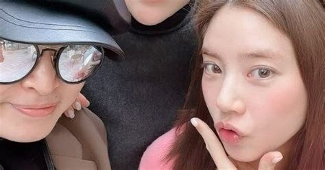 활동 중단 신애 손담비 베이비 샤워서 포착…여전히 예쁜 미모