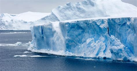 The Largest Iceberg In The World Just Broke Off From Antarctica Cbs News
