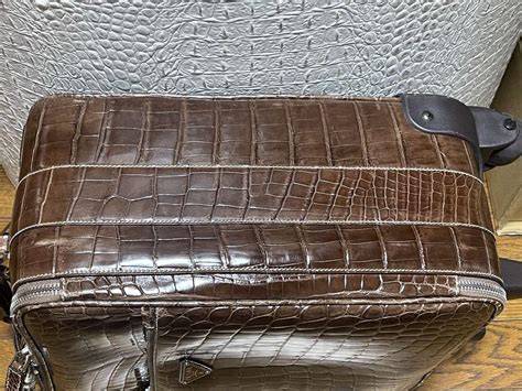 プラダ定価320万円クロコダイル革ミニ鞄キャリーバッグ旅行ワニ革クロコ鰐トランク メルカリ
