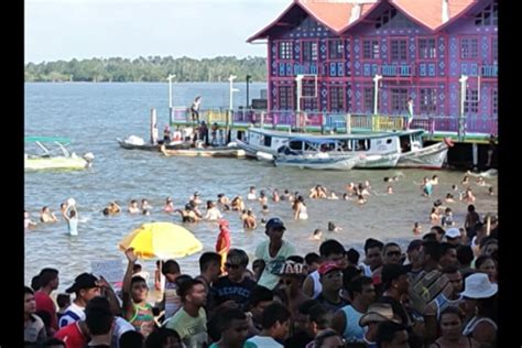 Em Cametá no Baixo Tocantins o último dia de Carnaval foi na Praia da