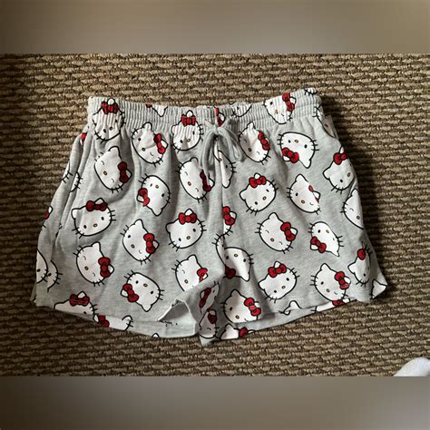Hello Kitty Shorts With Pockets Size M Vêtements Stylés Tenue Style