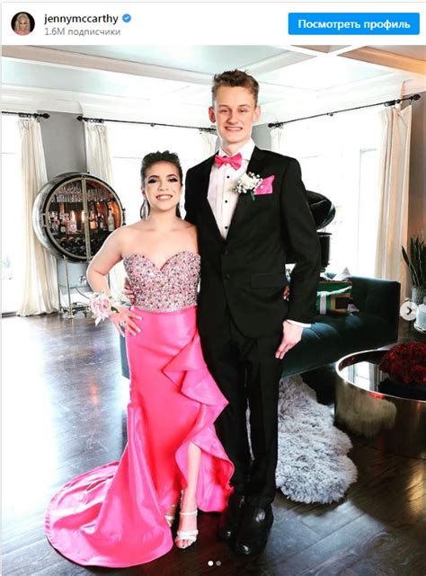 Jenny Mccarthys Autistic Son Escorted Her Down The Aisle To Donnie