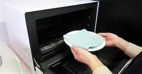 電子レンジをチンするだけ。レンジ内の油やふきこぼれ汚れが落ちる 家事ネタ