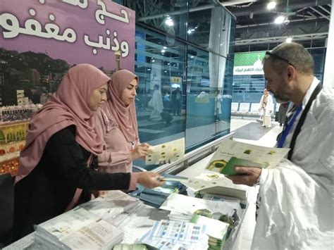 قافلة البحوث الإسلامية تكثّف من تواجدها بمطار القاهرة لتوعية وفود