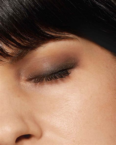 Applying Smokey Eye Makeup