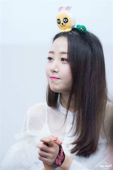 今月の少女 Loona イヴyves、ファンサイン会後に公式snsでファンにメッセージ「皆さんの愛にすくすく育つようです」 ~ All