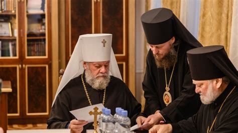 Mitropolia Moldovei a caterisit șase preoți care au trecut la Mitropolia Basarabiei