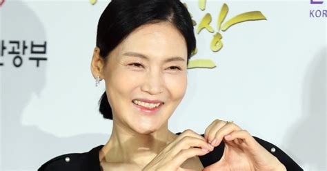 [포토]하트 만들어 보이는 뮤지컬 배우 김선영