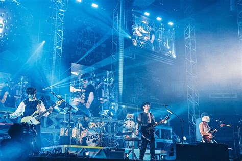 スピッツ 6年5ヵ月ぶりの武道館ライブに見たバンドを“続ける”ことの覚悟「武道館に立てなくてもスピッツは長く続けていくと思う」 Musicman