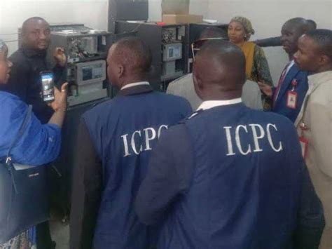 Breaking Icpc Discovers Over N250m New Notes Hidden In Abuja Bank