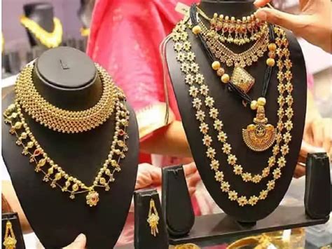 সপ্তাহের শুরুতেই সোনার দামে বড় বদল দেখে নিন ১০ গ্রাম কিনতে কত খরচ হবে