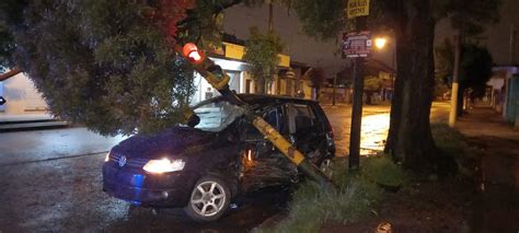 Robaron Un Celular Intentaron Escapar De La Policía Y Chocaron De