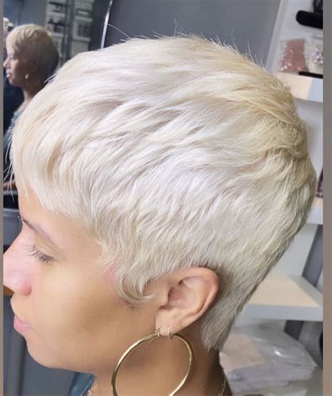Pin By Kay On Short Pixie Hairstyles In 2022 Gray Hair Beauty Short