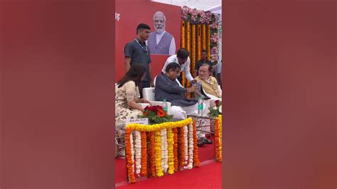 देश भर में 554 रेलवे स्टेशनों के पुनर्विकास और 1500 रोड ओवरब्रिज