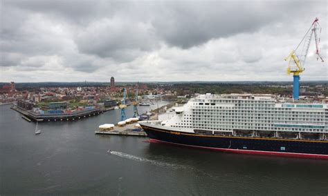 Ausdocken Der Disney Adventure In Wismar Kreuzfahrtpiraten