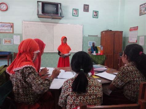 Mengekspresikan Diri Melalui Literasi