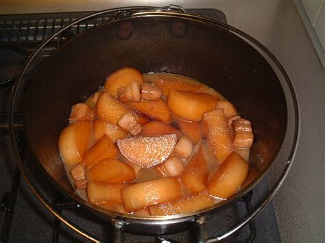 ダッチオーブンで「大根と豚の角煮」 はぎの備忘録