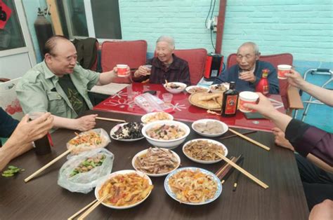 任丘市北汉乡赵范庄“英雄宅第一顿饭，三代军人话军魂” 知乎