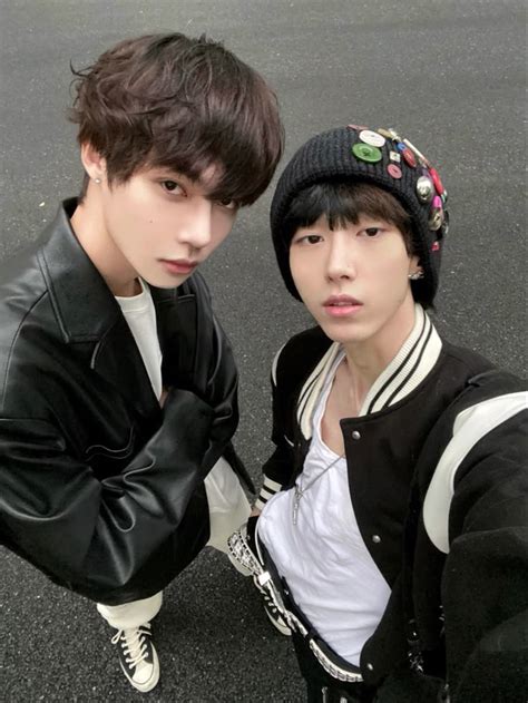 Pin By The Avelleva On 크로키 In 2024 Couple Poses Reference Pose