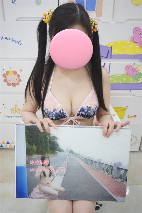 冰凌紫萱 On Twitter 全裸露出，实体写真，可惜没有摄影师，自己拍的人体艺术！顺便原创投稿下 Adultonlyvideos
