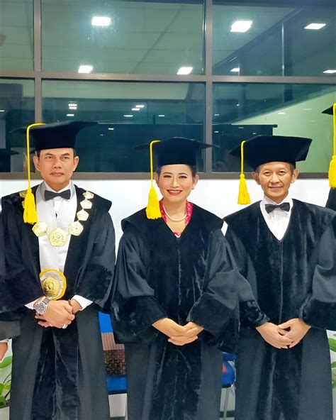 Puji Lestari Wanita Desa Yang Menjadi Profesor Pertama Fisip Upn Veteran Jogjainfo Id