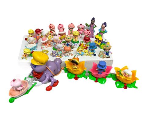 Lot Strawberry Shortcake™ Chugga Bugga Express™ Including Miniatures