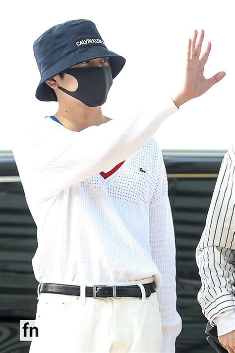 포토 뉴이스트 렌 ‘상냥한 아침인사 헉스