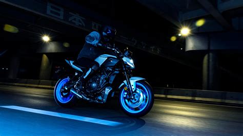 Motorrad Vergleich Suzuki Dr Z4s 2025 Vs Yamaha Mt 07 Y Amt 2025