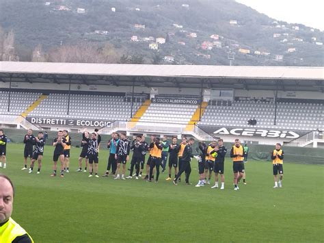 Assalto Dei Tifosi Al Picco Per La Seduta Di Allenamento Aperta