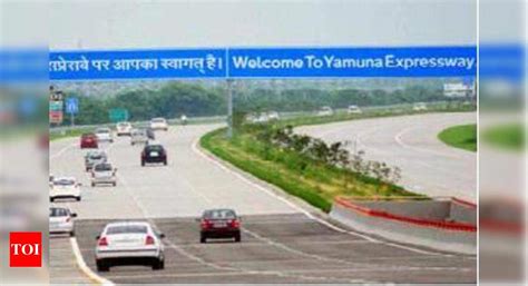 Two Men Killed In Road Accident On Yamuna Expressway Agra News