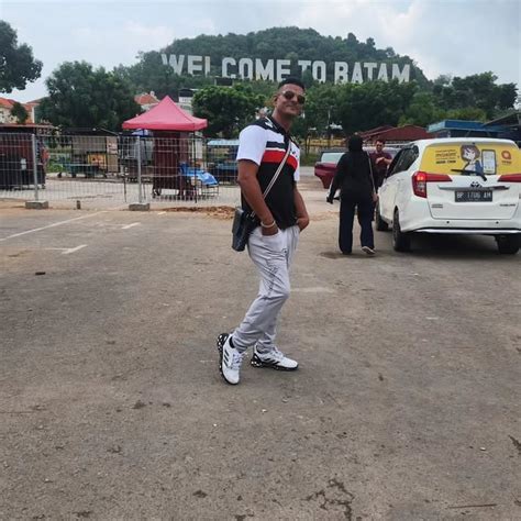 R K Gill Rkgill695 • Threads Say More