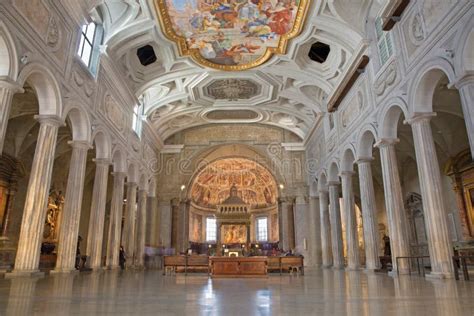 Roma El Cubo De La Iglesia Chiesa Di San Pedro En Vincoli Con Las