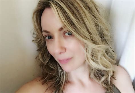 Pictures Of Lara Phillips