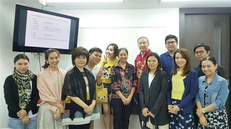 ร่วมถ่ายรูปเป็นที่ระลึกกับนักเรียนแพทย์ สำหรับคอร์สอบรม Advanced