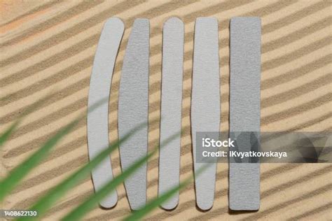 네일 파일 세트 매니큐어를위한 에머리 보드 손톱 샌디 배경 트렌디 한 그림자가있는 최소한의 플랫 모형 현대 사진 스튜디오 촬영에 대한 스톡 사진 및 기타 이미지 Istock