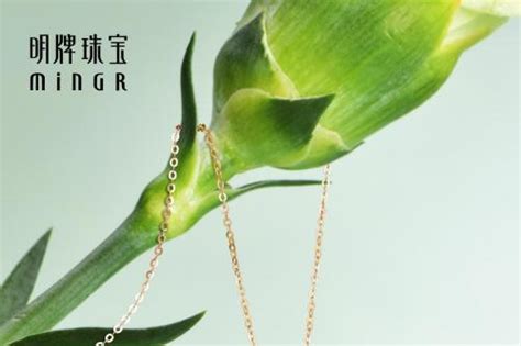 微笑女神，与那个更优的自己在春天相拥tom时尚