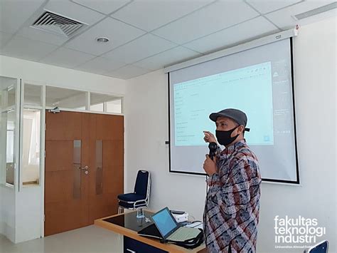 Dosen Fti Uad Mengikuti Pelatihan Lms Elearning Versi Baru Fti Uad