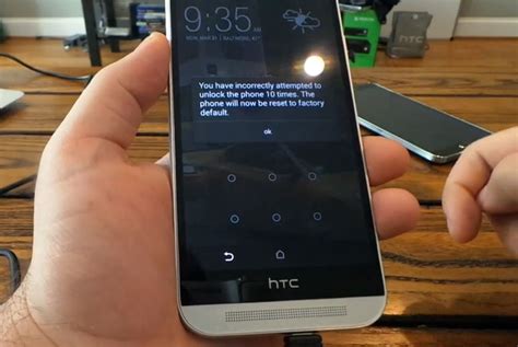 อยางโหด HTC One M จะทำการ factory reset ทนทถาใสรหสปลดลอคผด ครง DroidSans
