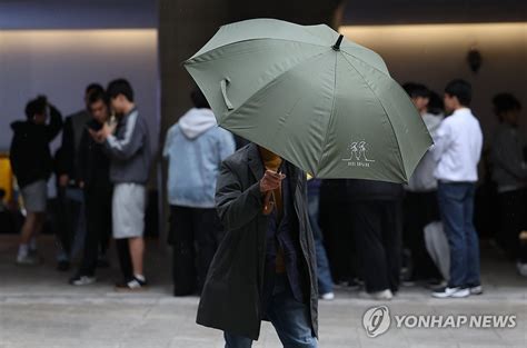 首尔降雨 韩联社