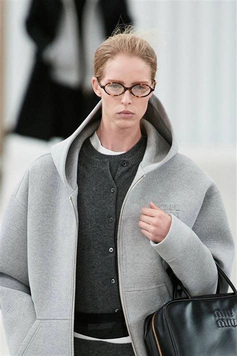 Стильная оправа очков Miu Miu Бежевый пиджак Пиджак Красота