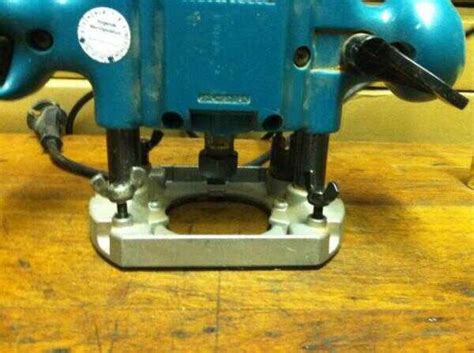 Makita 3620 bovenfrees met toebehoren in houten kist - huntingad.com