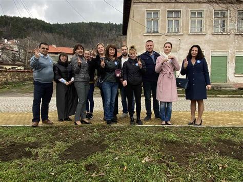 Казанлък инфо Роза Дамасцена садиха в Шипка в подкрепа на българския символ