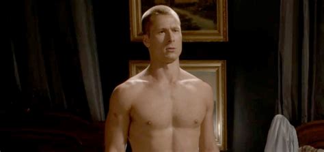 Glen Powell Went Shirtless On Scream Queens Yet Again Glen Powell Scream Queens Shirtless