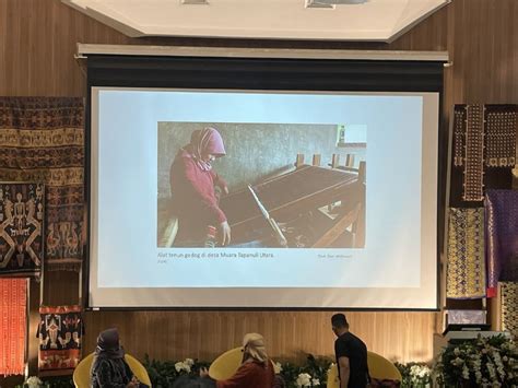 Wanita Dan Tenun Nusantara Mengenal Lebih Dalam Filosofi Dan Keindahan