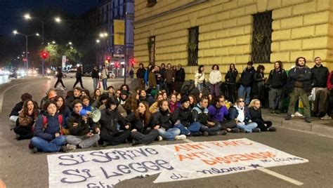 Decreto Anti Rave La Protesta Degli Studenti Di Milano Il Sit In Blocca Il Traffico In Zona