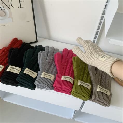 겨울코디 패치 탄탄 꽈배기 핑거홀 니트 장갑 에이블리
