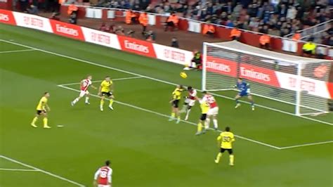 Le Diable Rouge Leandro Trossard Ouvre Le Score Contre Burnley Et